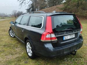 Melns Volvo V70 2012 Talsi, ar dzinēja tilpumu 2.00 L un nobraukumu 351 tūkst. km par 8300 €, foto 7 vietnē AUTOMOTO.COM.LV