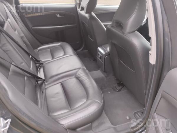 Black Volvo V70 2012 in Talsi, with an engine capacity of 2.00 L and mileage of 351 thousand km for 8300 €, photo 8 on AUTOMOTO.COM.LV