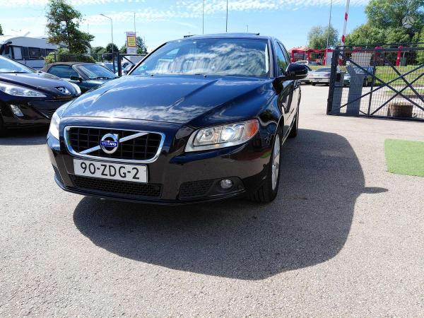 Melns Volvo V70 2012 Klaipėda, ar dzinēja tilpumu 1.60 L un nobraukumu 240 tūkst. km par 5950 €, foto 2 vietnē AUTOMOTO.COM.LV