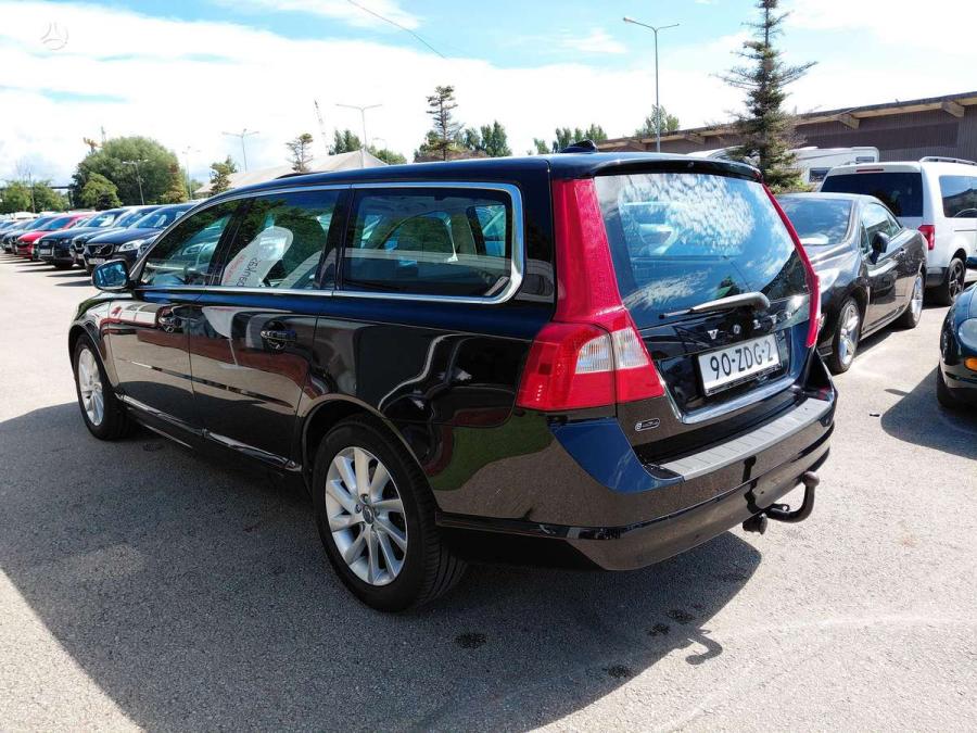 Black Volvo V70 2012 in Klaipeda, with an engine capacity of 1.60 L and mileage of 240 thousand km for 5950 €, photo 8 on AUTOMOTO.COM.LV