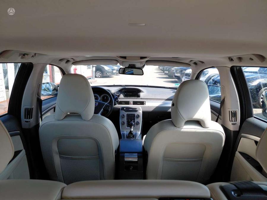 Black Volvo V70 2012 in Klaipeda, with an engine capacity of 1.60 L and mileage of 240 thousand km for 5950 €, photo 9 on AUTOMOTO.COM.LV