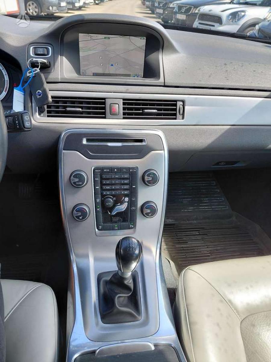 Black Volvo V70 2012 in Klaipeda, with an engine capacity of 1.60 L and mileage of 240 thousand km for 5950 €, photo 18 on AUTOMOTO.COM.LV