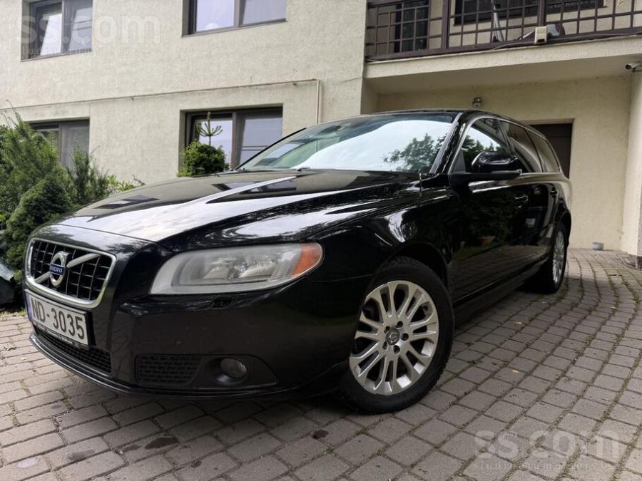 Black Volvo V70 2012 in Riga, with an engine capacity of 2.00 L and mileage of 341 thousand km for 4450 €, photo 1 on AUTOMOTO.COM.LV