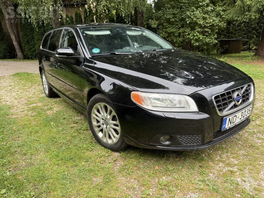 Black Volvo V70 2012 in Riga, with an engine capacity of 2.00 L and mileage of 341 thousand km for 4450 €, photo 3 on AUTOMOTO.COM.LV