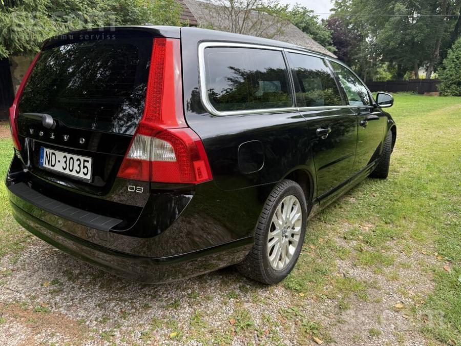 Black Volvo V70 2012 in Riga, with an engine capacity of 2.00 L and mileage of 341 thousand km for 4450 €, photo 7 on AUTOMOTO.COM.LV