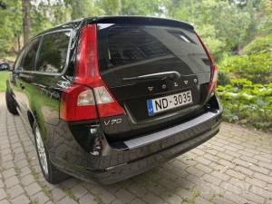 Black Volvo V70 2012 in Riga, with an engine capacity of 2.00 L and mileage of 341 thousand km for 4450 €, photo 8 on AUTOMOTO.COM.LV