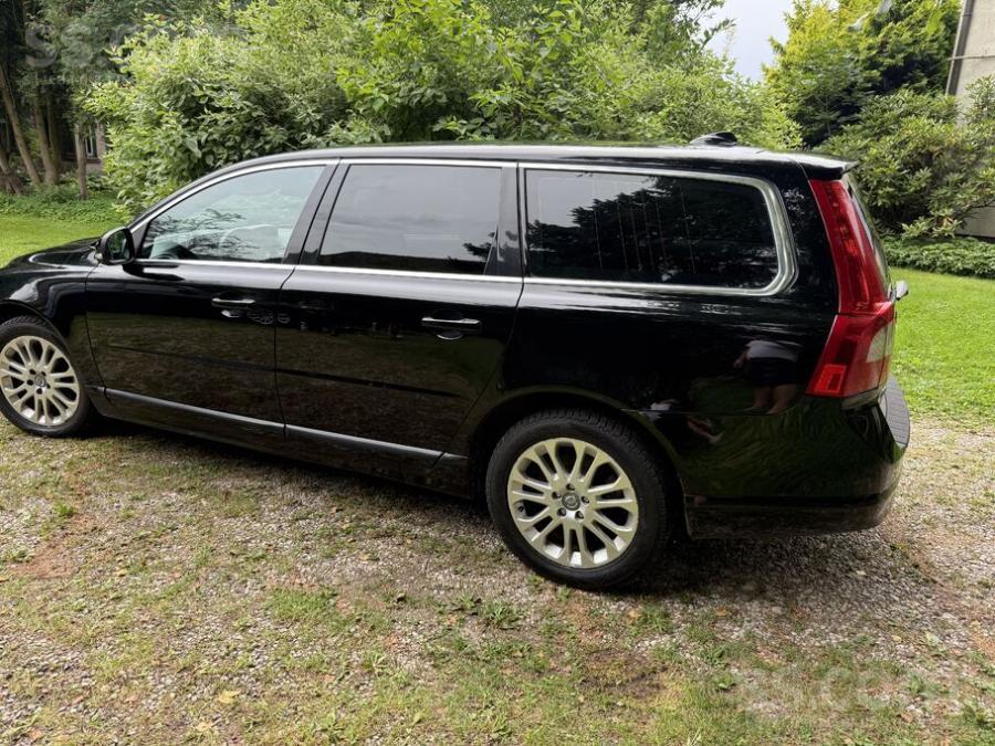 Black Volvo V70 2012 in Riga, with an engine capacity of 2.00 L and mileage of 341 thousand km for 4450 €, photo 12 on AUTOMOTO.COM.LV