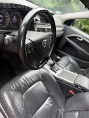 Black Volvo V70 2012 in Riga, with an engine capacity of 2.00 L and mileage of 341 thousand km for 4450 €, photo 13 on AUTOMOTO.COM.LV