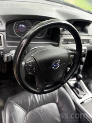 Black Volvo V70 2012 in Riga, with an engine capacity of 2.00 L and mileage of 341 thousand km for 4450 €, photo 16 on AUTOMOTO.COM.LV