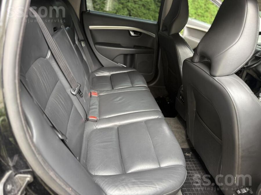Black Volvo V70 2012 in Riga, with an engine capacity of 2.00 L and mileage of 341 thousand km for 4450 €, photo 17 on AUTOMOTO.COM.LV