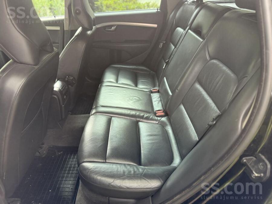 Black Volvo V70 2012 in Riga, with an engine capacity of 2.00 L and mileage of 341 thousand km for 4450 €, photo 20 on AUTOMOTO.COM.LV