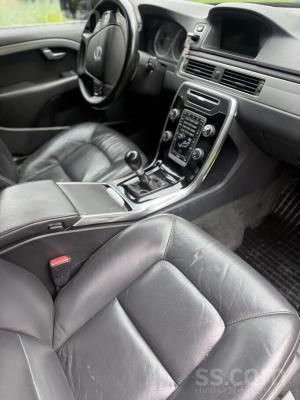Black Volvo V70 2012 in Riga, with an engine capacity of 2.00 L and mileage of 341 thousand km for 4450 €, photo 23 on AUTOMOTO.COM.LV