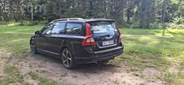 Black Volvo V70 2012 in Talsi, with an engine capacity of 2.00 L and mileage of 448 thousand km for 5300 €, photo 4 on AUTOMOTO.COM.LV