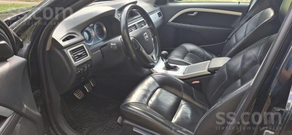 Black Volvo V70 2012 in Talsi, with an engine capacity of 2.00 L and mileage of 448 thousand km for 5300 €, photo 8 on AUTOMOTO.COM.LV