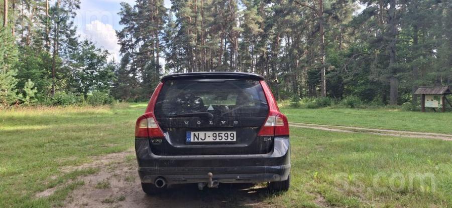 Black Volvo V70 2012 in Talsi, with an engine capacity of 2.00 L and mileage of 448 thousand km for 5300 €, photo 4 on AUTOMOTO.COM.LV