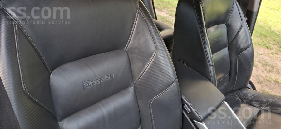 Black Volvo V70 2012 in Talsi, with an engine capacity of 2.00 L and mileage of 448 thousand km for 5300 €, photo 7 on AUTOMOTO.COM.LV