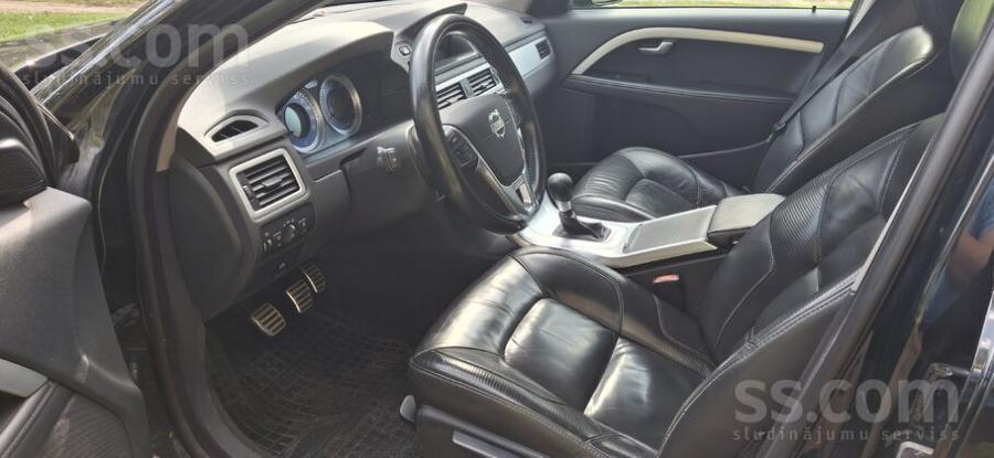 Black Volvo V70 2012 in Talsi, with an engine capacity of 2.00 L and mileage of 448 thousand km for 5300 €, photo 9 on AUTOMOTO.COM.LV