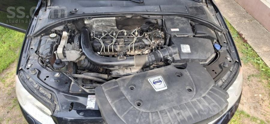 Black Volvo V70 2012 in Talsi, with an engine capacity of 2.00 L and mileage of 448 thousand km for 5300 €, photo 10 on AUTOMOTO.COM.LV