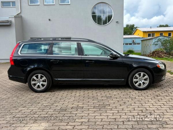 Black Volvo V70 2012 in Paide, with an engine capacity of 2.00 L and mileage of 323 thousand km for 7690 €, photo 4 on AUTOMOTO.COM.LV