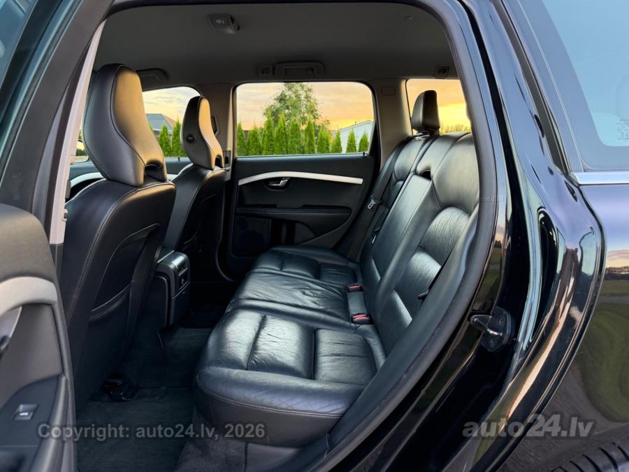 Melns Volvo V70 2012 Tallina, ar dzinēja tilpumu 2.00 L un nobraukumu 222 tūkst. km par 7990 €, foto 8 vietnē AUTOMOTO.COM.LV