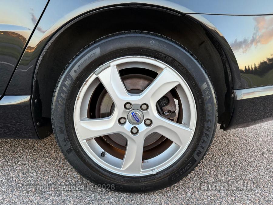 Melns Volvo V70 2012 Tallina, ar dzinēja tilpumu 2.00 L un nobraukumu 222 tūkst. km par 7990 €, foto 24 vietnē AUTOMOTO.COM.LV