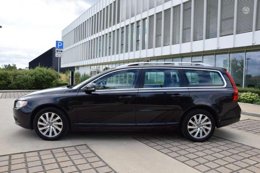Melns Volvo V70 2012 Viļņa, ar dzinēja tilpumu 1.98 L un nobraukumu 290 tūkst. km par 5950 €, foto 9 vietnē AUTOMOTO.COM.LV