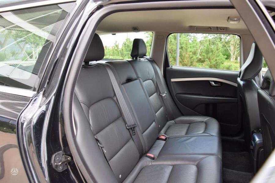 Melns Volvo V70 2012 Viļņa, ar dzinēja tilpumu 1.98 L un nobraukumu 290 tūkst. km par 5950 €, foto 21 vietnē AUTOMOTO.COM.LV