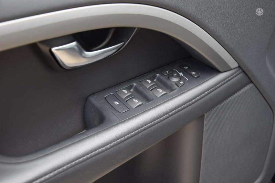 Melns Volvo V70 2012 Viļņa, ar dzinēja tilpumu 1.98 L un nobraukumu 290 tūkst. km par 5950 €, foto 29 vietnē AUTOMOTO.COM.LV