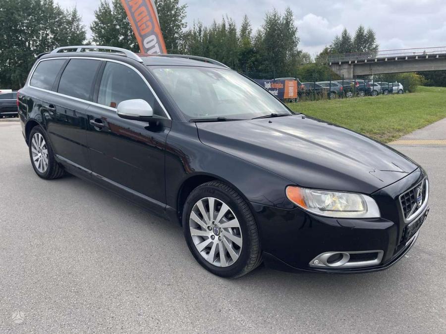 Black Volvo V70 2012 in Kaunas, with an engine capacity of 1.98 L and mileage of 287 thousand km for 5650 €, photo 6 on AUTOMOTO.COM.LV