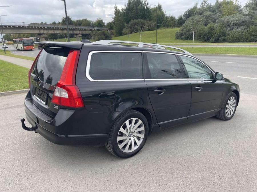 Black Volvo V70 2012 in Kaunas, with an engine capacity of 1.98 L and mileage of 287 thousand km for 5650 €, photo 10 on AUTOMOTO.COM.LV