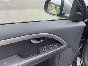 Black Volvo V70 2012 in Kaunas, with an engine capacity of 1.98 L and mileage of 287 thousand km for 5650 €, photo 17 on AUTOMOTO.COM.LV
