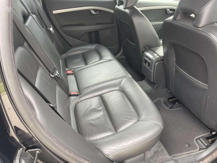 Black Volvo V70 2012 in Kaunas, with an engine capacity of 1.98 L and mileage of 287 thousand km for 5650 €, photo 26 on AUTOMOTO.COM.LV