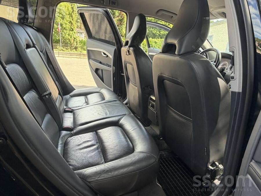 Melns Volvo V70 2012 Rīga, ar dzinēja tilpumu 2.00 L un nobraukumu 295 tūkst. km par 5750 €, foto 12 vietnē AUTOMOTO.COM.LV