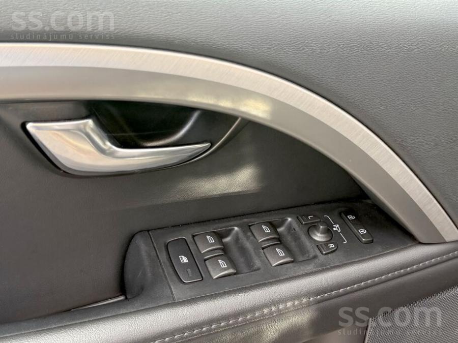 Melns Volvo V70 2012 Rīga, ar dzinēja tilpumu 2.00 L un nobraukumu 295 tūkst. km par 5750 €, foto 19 vietnē AUTOMOTO.COM.LV