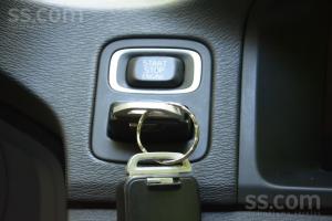 Melns Volvo V70 2012 Rīga, ar dzinēja tilpumu 2.00 L un nobraukumu 295 tūkst. km par 5750 €, foto 32 vietnē AUTOMOTO.COM.LV