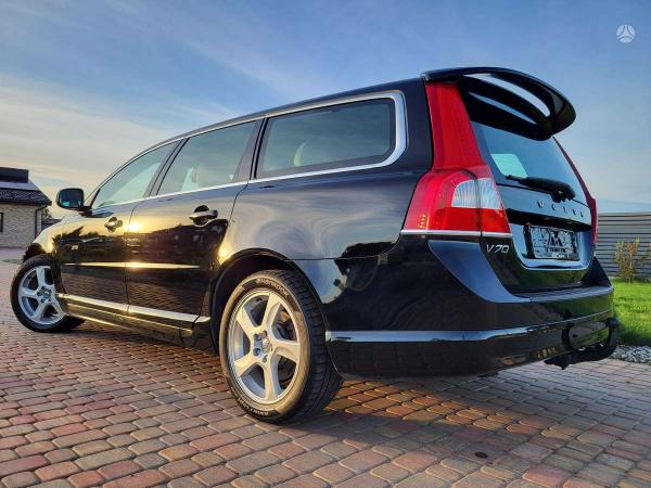 Melns Volvo V70 2012 Viļņa, ar dzinēja tilpumu 2.00 L un nobraukumu 292 tūkst. km par 5499 €, foto 1 vietnē AUTOMOTO.COM.LV