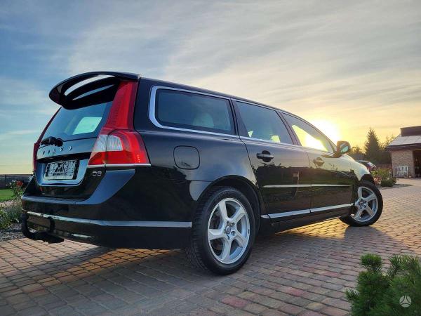 Melns Volvo V70 2012 Viļņa, ar dzinēja tilpumu 2.00 L un nobraukumu 292 tūkst. km par 5499 €, foto 4 vietnē AUTOMOTO.COM.LV