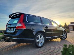 Black Volvo V70 2012 in Vilnius, with an engine capacity of 2.00 L and mileage of 292 thousand km for 5499 €, photo 4 on AUTOMOTO.COM.LV