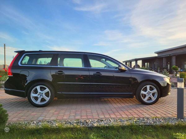 Melns Volvo V70 2012 Viļņa, ar dzinēja tilpumu 2.00 L un nobraukumu 292 tūkst. km par 5499 €, foto 9 vietnē AUTOMOTO.COM.LV