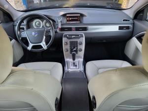 Black Volvo V70 2012 in Vilnius, with an engine capacity of 2.00 L and mileage of 292 thousand km for 5499 €, photo 11 on AUTOMOTO.COM.LV