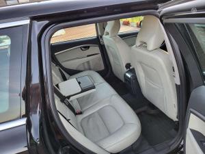 Black Volvo V70 2012 in Vilnius, with an engine capacity of 2.00 L and mileage of 292 thousand km for 5499 €, photo 15 on AUTOMOTO.COM.LV