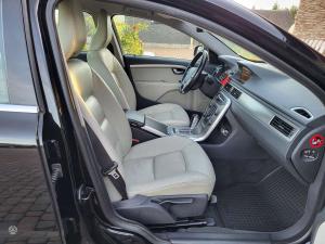 Black Volvo V70 2012 in Vilnius, with an engine capacity of 2.00 L and mileage of 292 thousand km for 5499 €, photo 17 on AUTOMOTO.COM.LV