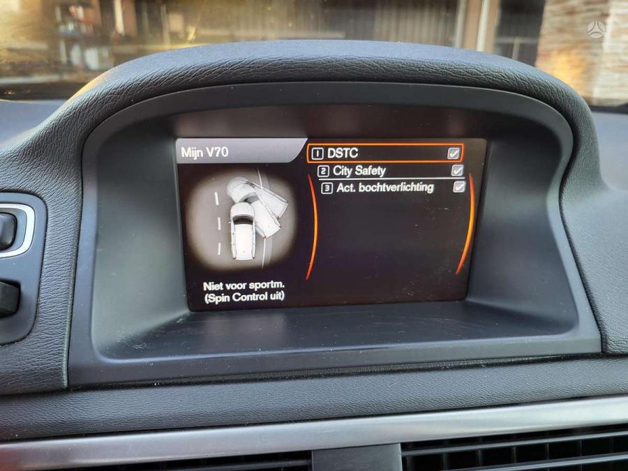 Black Volvo V70 2012 in Vilnius, with an engine capacity of 2.00 L and mileage of 292 thousand km for 5499 €, photo 19 on AUTOMOTO.COM.LV