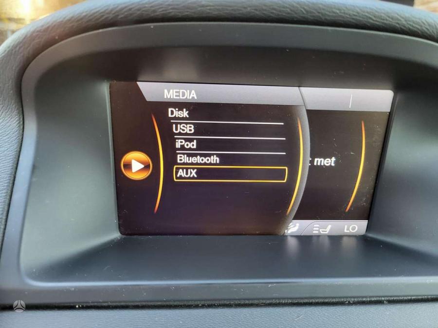 Black Volvo V70 2012 in Vilnius, with an engine capacity of 2.00 L and mileage of 292 thousand km for 5499 €, photo 23 on AUTOMOTO.COM.LV
