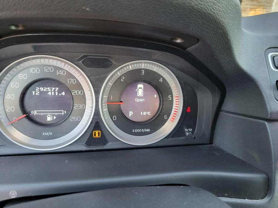 Black Volvo V70 2012 in Vilnius, with an engine capacity of 2.00 L and mileage of 292 thousand km for 5499 €, photo 29 on AUTOMOTO.COM.LV
