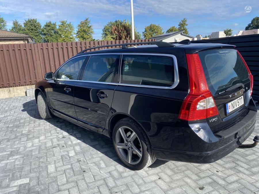 Black Volvo V70 2012 in Siauliai, with an engine capacity of 1.98 L and mileage of 334 thousand km for 4100 €, photo 4 on AUTOMOTO.COM.LV