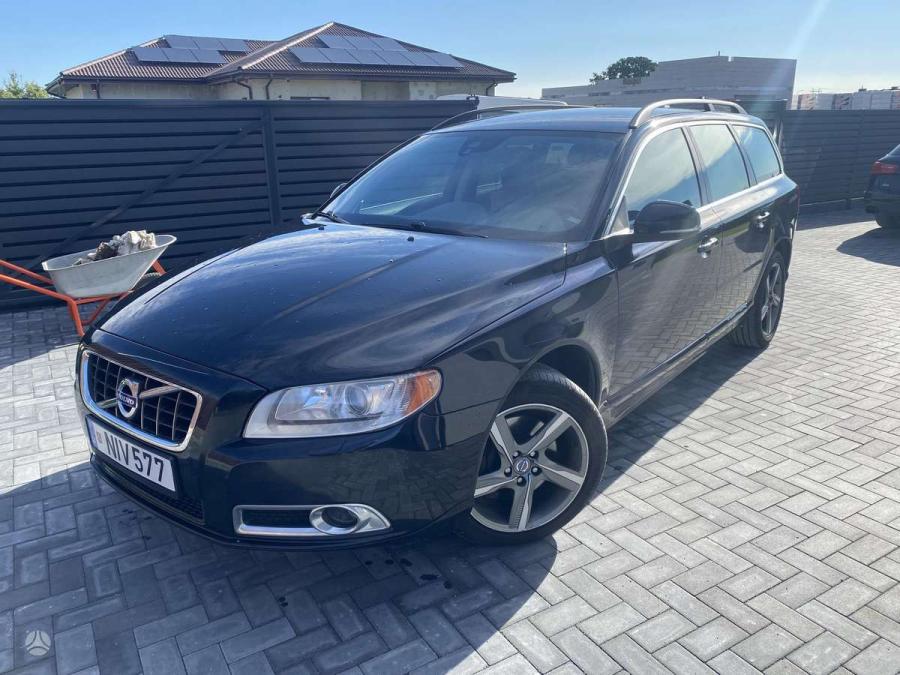 Black Volvo V70 2012 in Siauliai, with an engine capacity of 1.98 L and mileage of 334 thousand km for 4100 €, photo 5 on AUTOMOTO.COM.LV