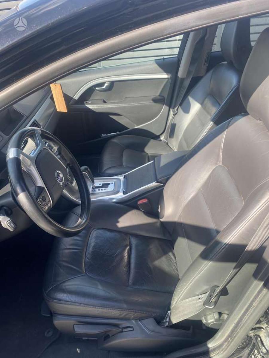 Black Volvo V70 2012 in Siauliai, with an engine capacity of 1.98 L and mileage of 334 thousand km for 4100 €, photo 10 on AUTOMOTO.COM.LV