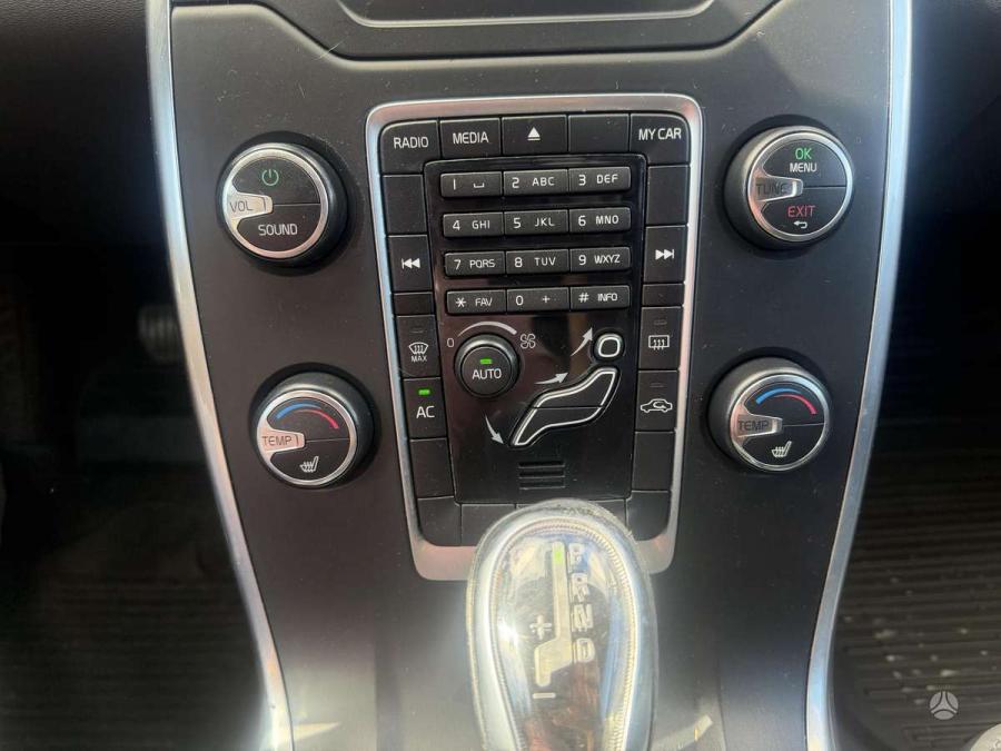 Melns Volvo V70 2012 Veru, ar dzinēja tilpumu 2.00 L un nobraukumu 537 tūkst. km par 2190 €, foto 10 vietnē AUTOMOTO.COM.LV
