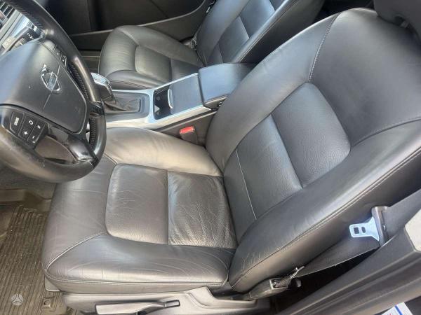 Melns Volvo V70 2012 Veru, ar dzinēja tilpumu 2.00 L un nobraukumu 537 tūkst. km par 2190 €, foto 11 vietnē AUTOMOTO.COM.LV